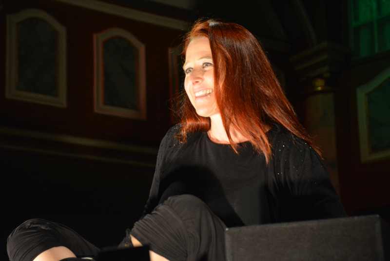 Anne Klinge spricht mit Händen und Füßen | Evangelischer Kirchenkreis ...